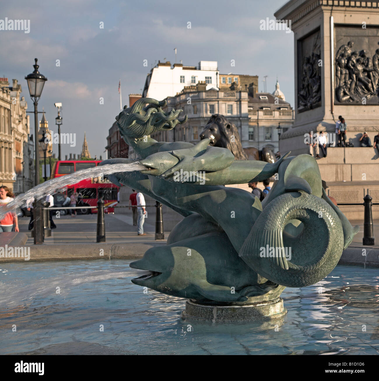 Water spout sculpture in pool by base of Nelson's column Trafalgar ...
