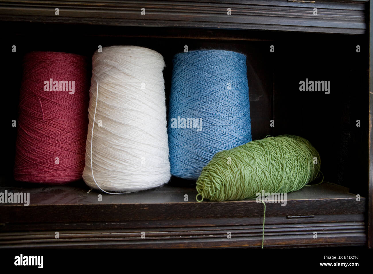 Weaving wool hi-res stock photography and images - Alamy
