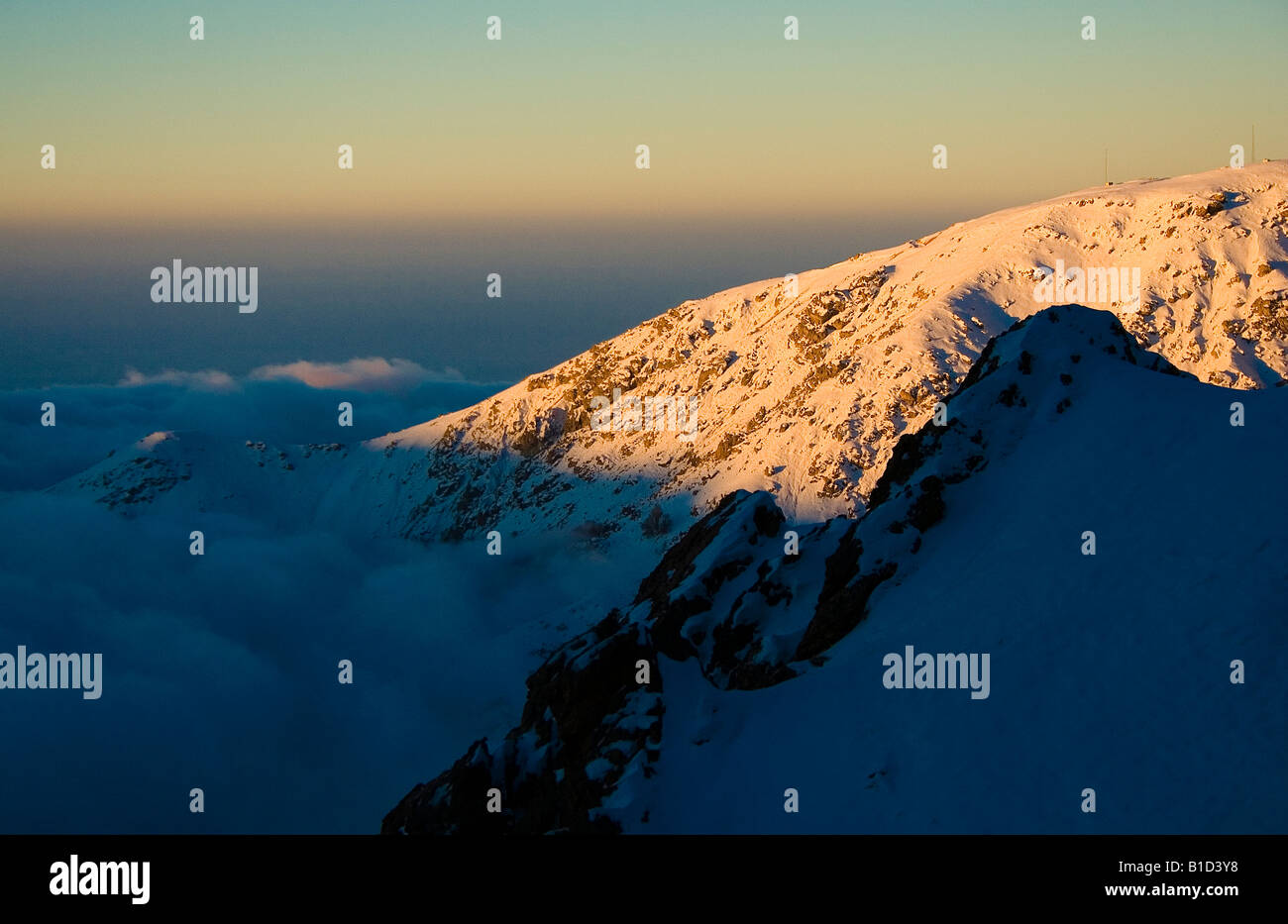 Tehran mountain range hi-res stock photography and images - Alamy