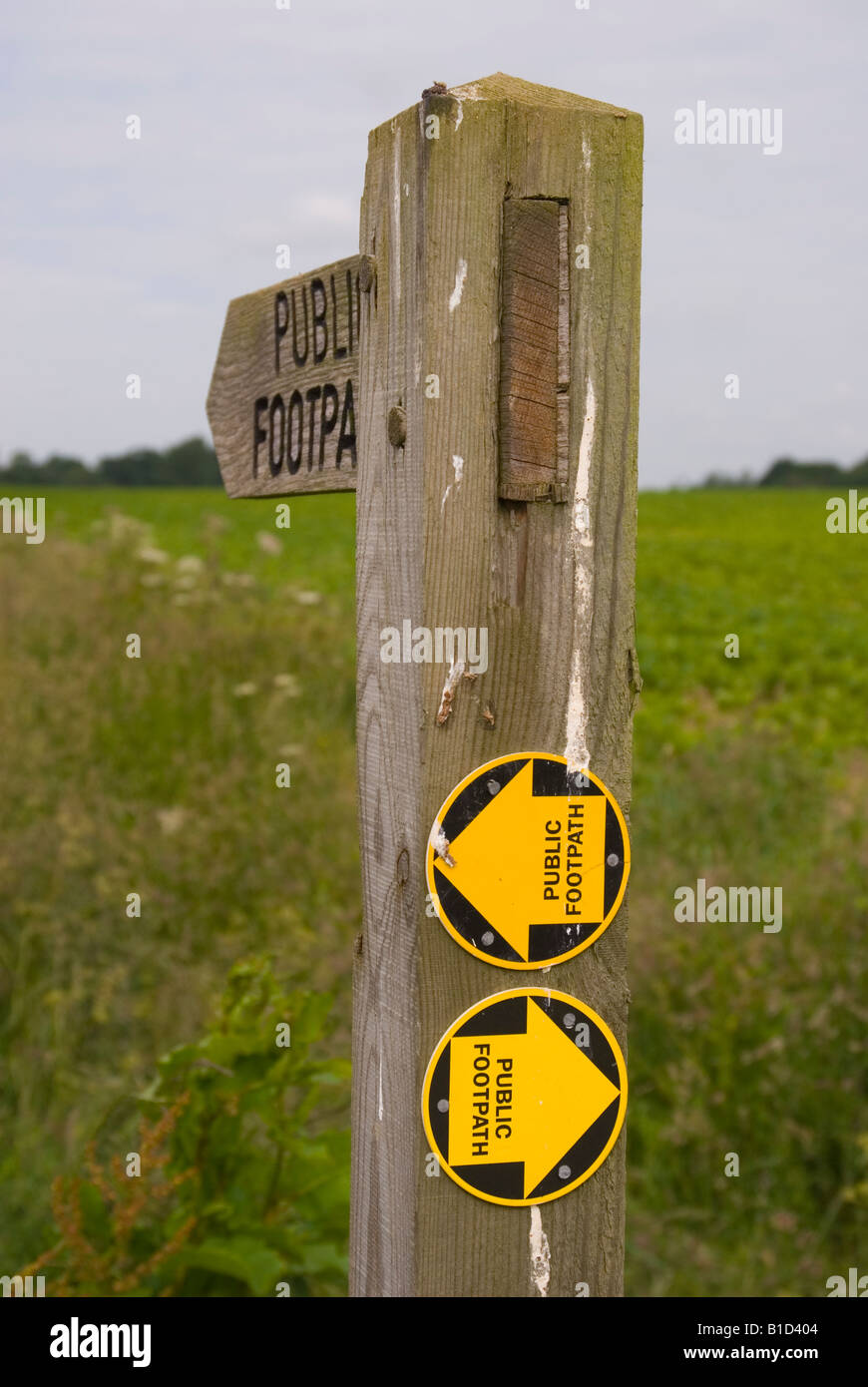 Footpath sign uk hi-res stock photography and images - Alamy
