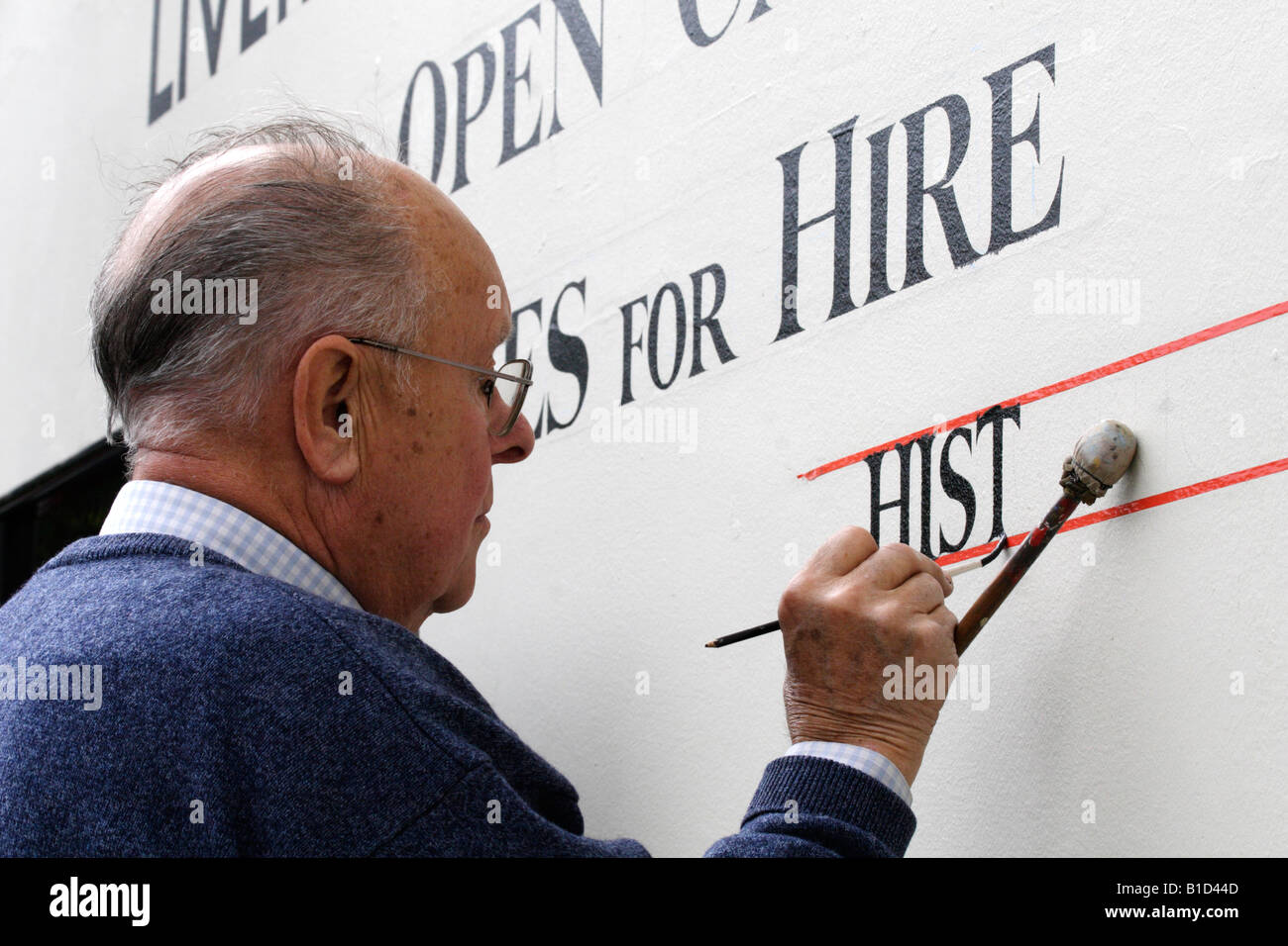 Signwriter at work Stock Photo - Alamy
