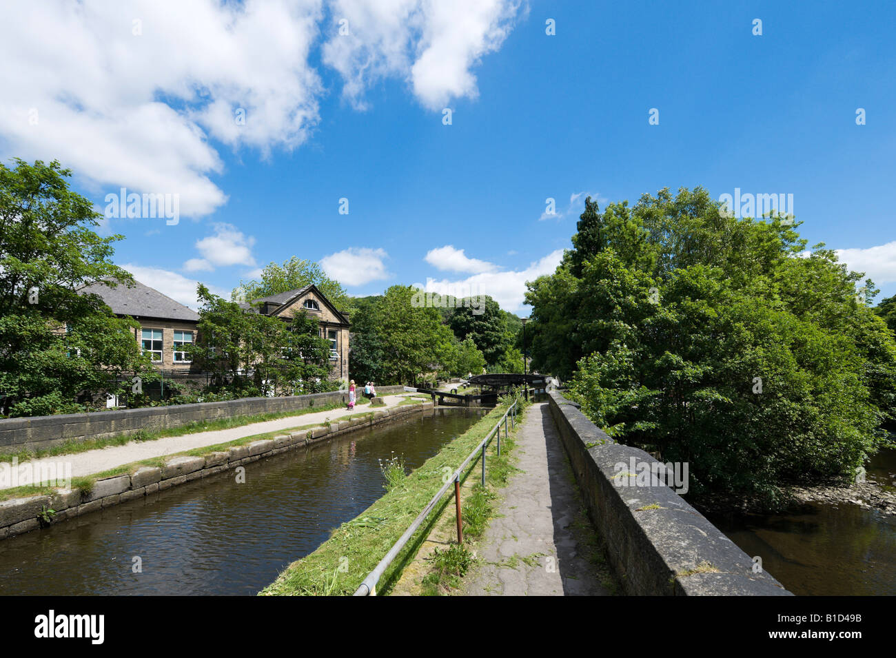 Rochdale Canal crossing the River Calder, Hebden Bridge, Calder Valley ...