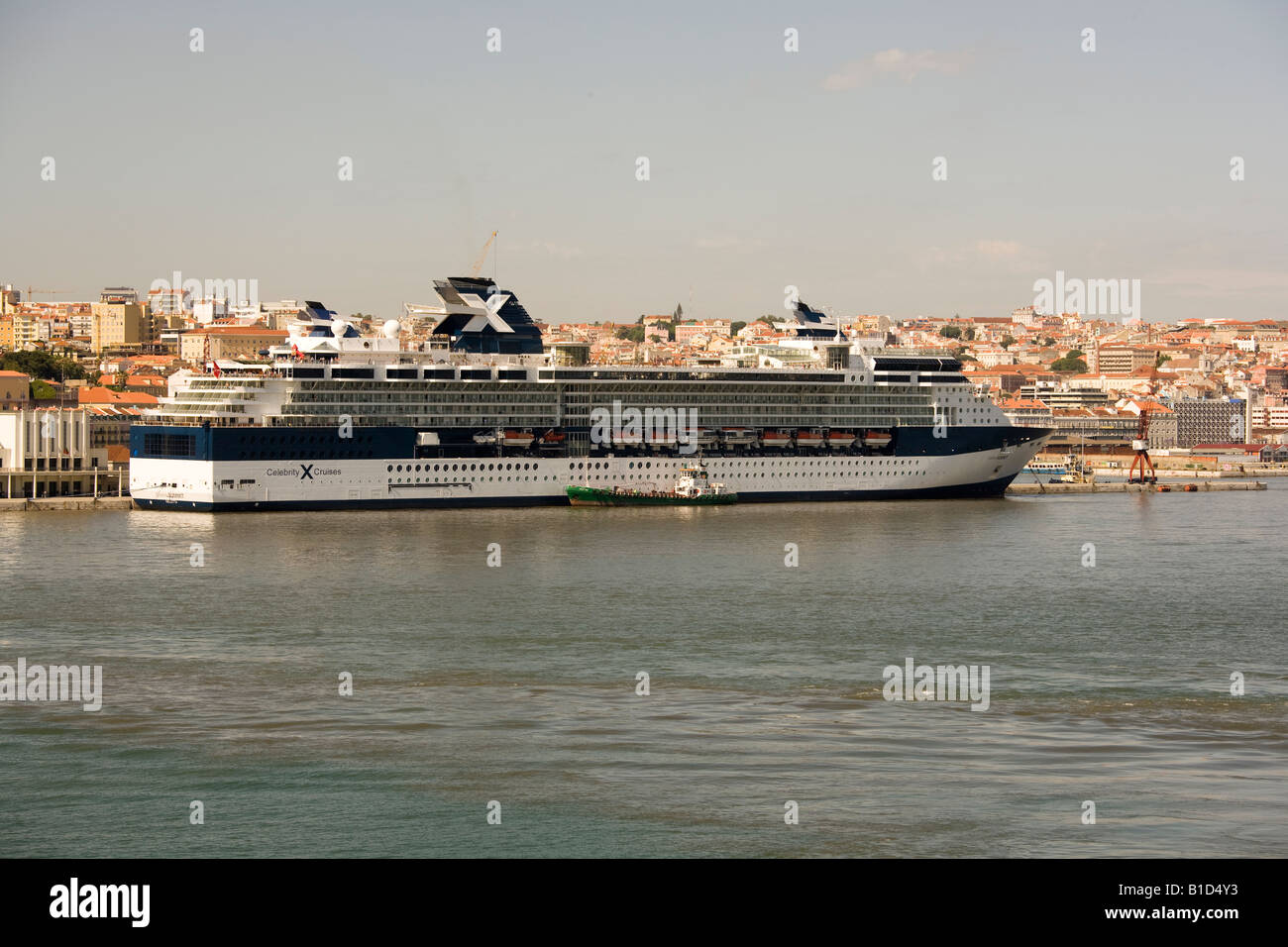 Portuguese celebrity hi-res stock photography and images - Alamy