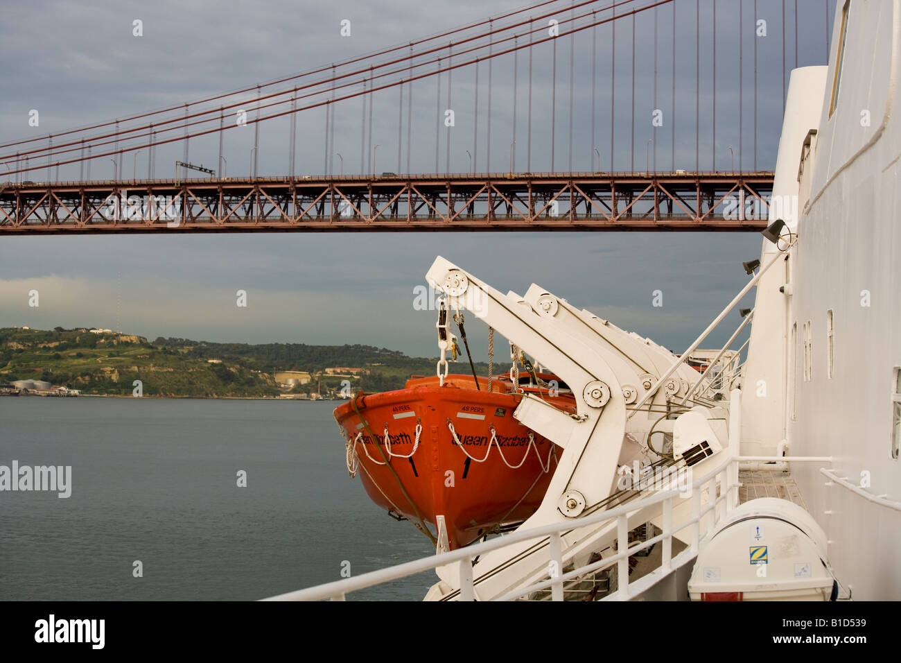 Qe2 ship bridge hi-res stock photography and images - Alamy