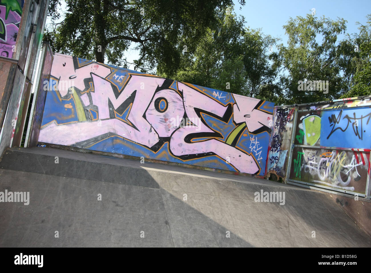 Graffiti skate park Stock Photo - Alamy
