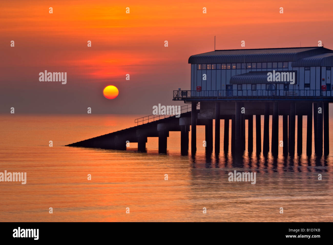 Cromer pier sunrise Stock Photo - Alamy