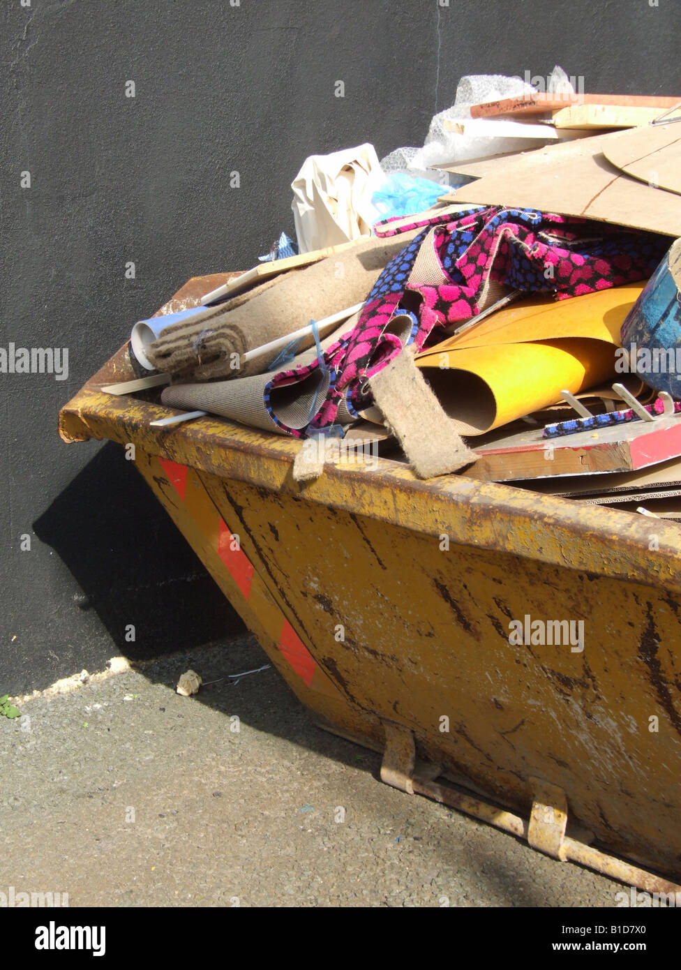 skip full of rubbish outdoors Stock Photo - Alamy