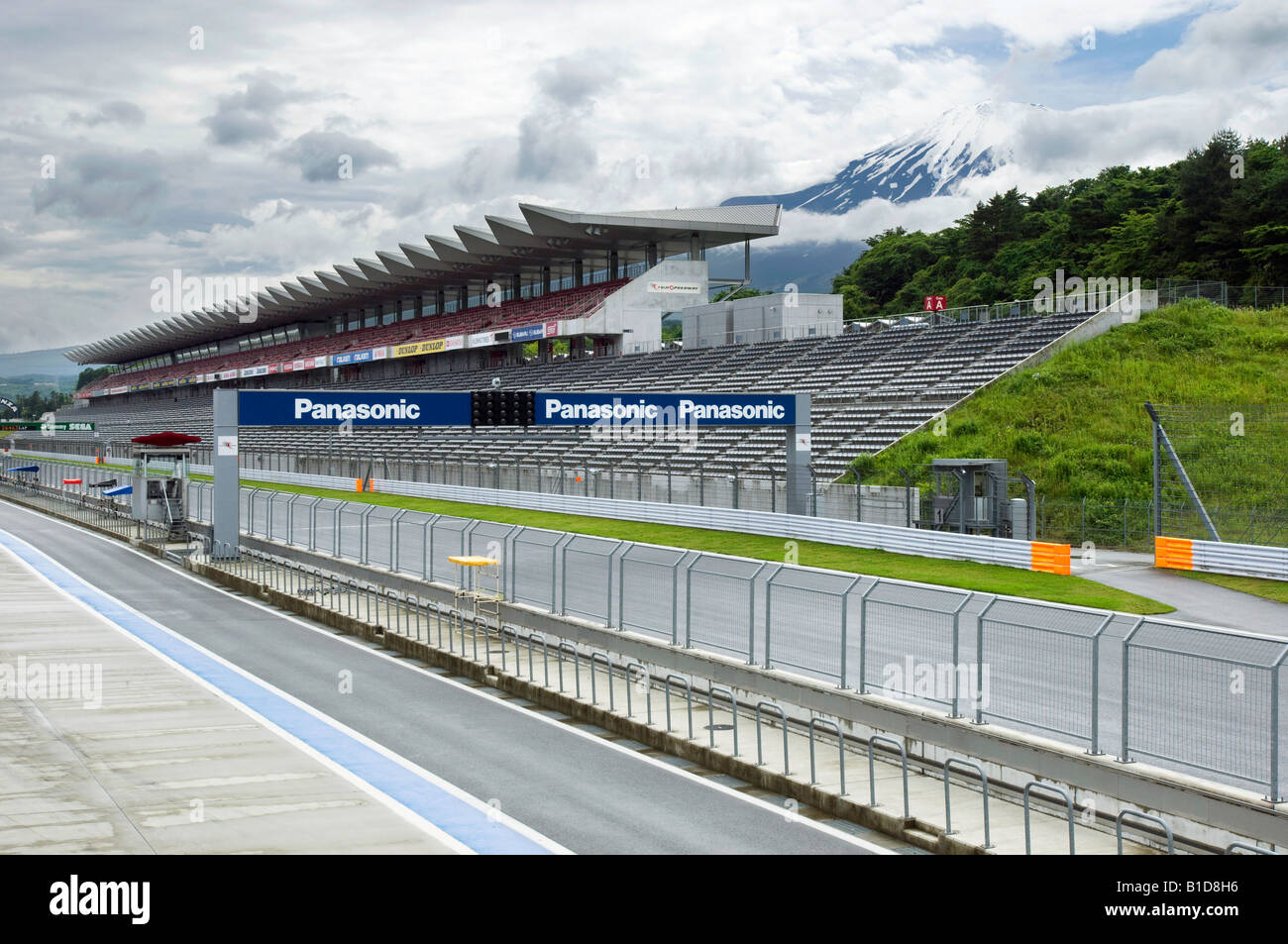 The main straight and grandstand at Fuji Speedway, Shizuoka, Japan ...
