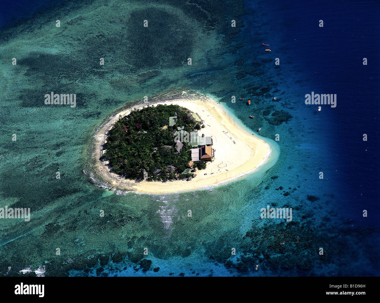 Aerial view of Beachcomber Island Fiji Stock Photo - Alamy