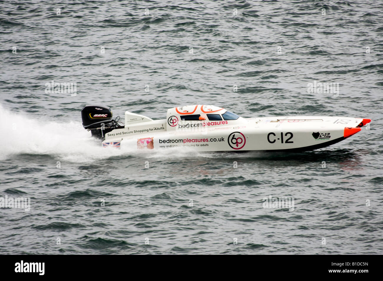 Racing boats hi-res stock photography and images - Alamy
