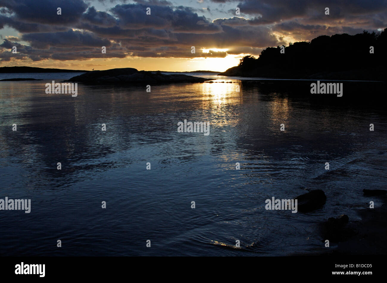 Overview dusk view island coastline hi-res stock photography and images ...