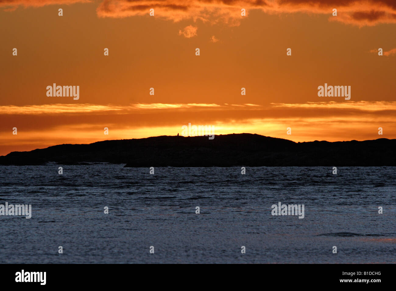 Overview dusk view island coastline hi-res stock photography and images ...