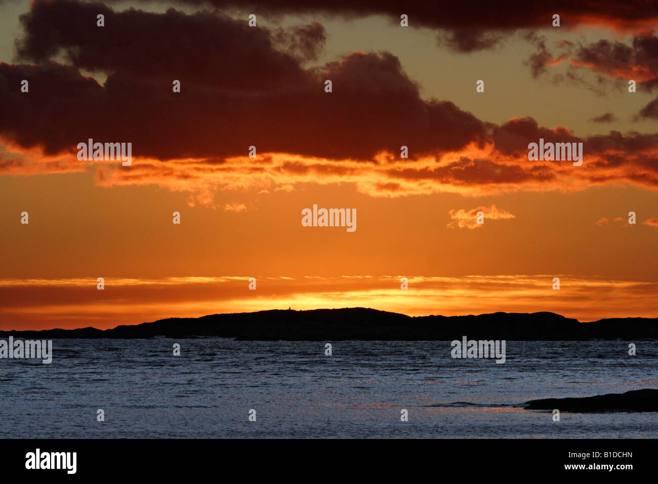 Overview dusk view island coastline hi-res stock photography and images ...