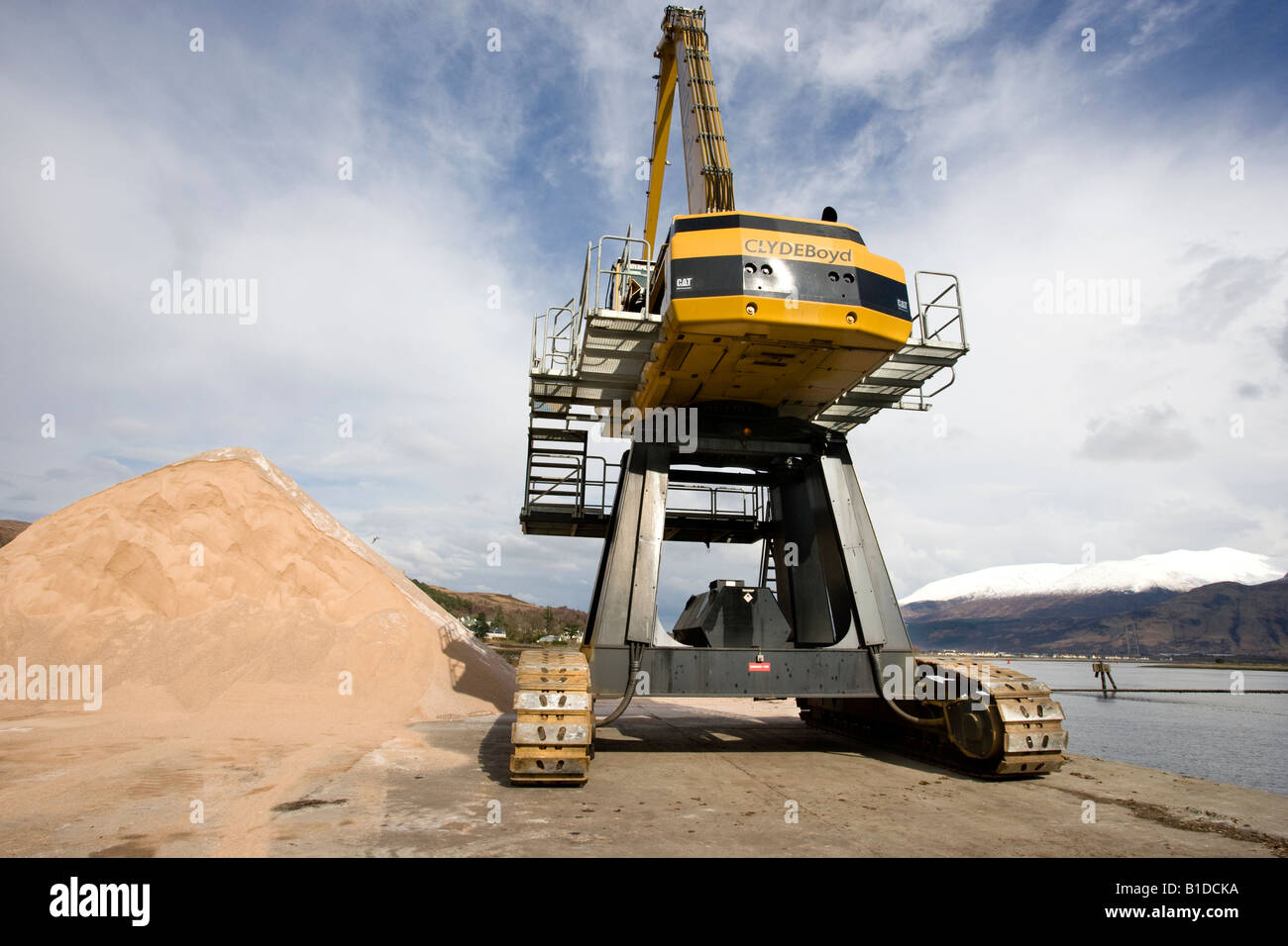 Off loading equipment hi-res stock photography and images - Alamy