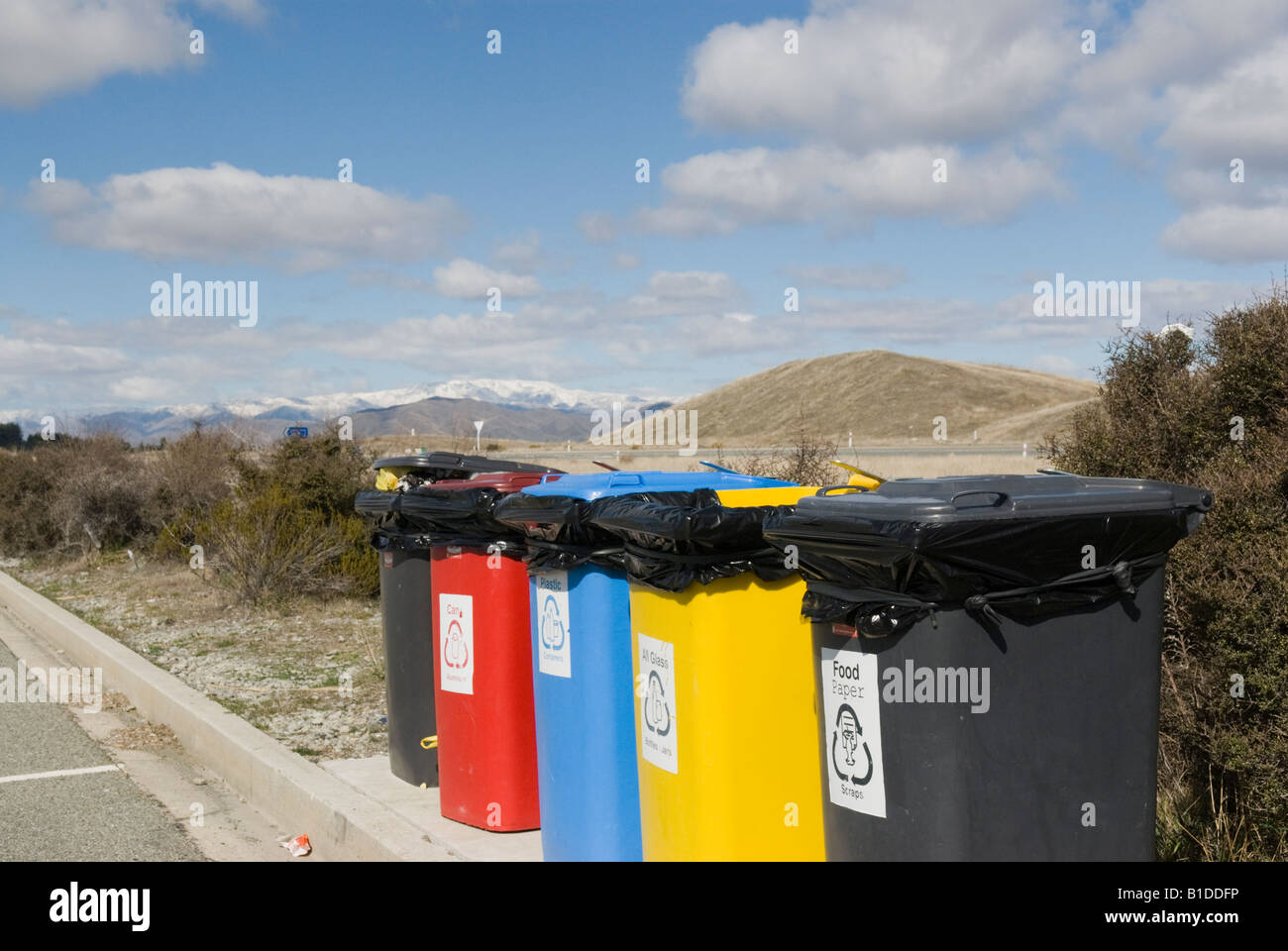 Sorting aluminum cans for recycling hi-res stock photography and images ...