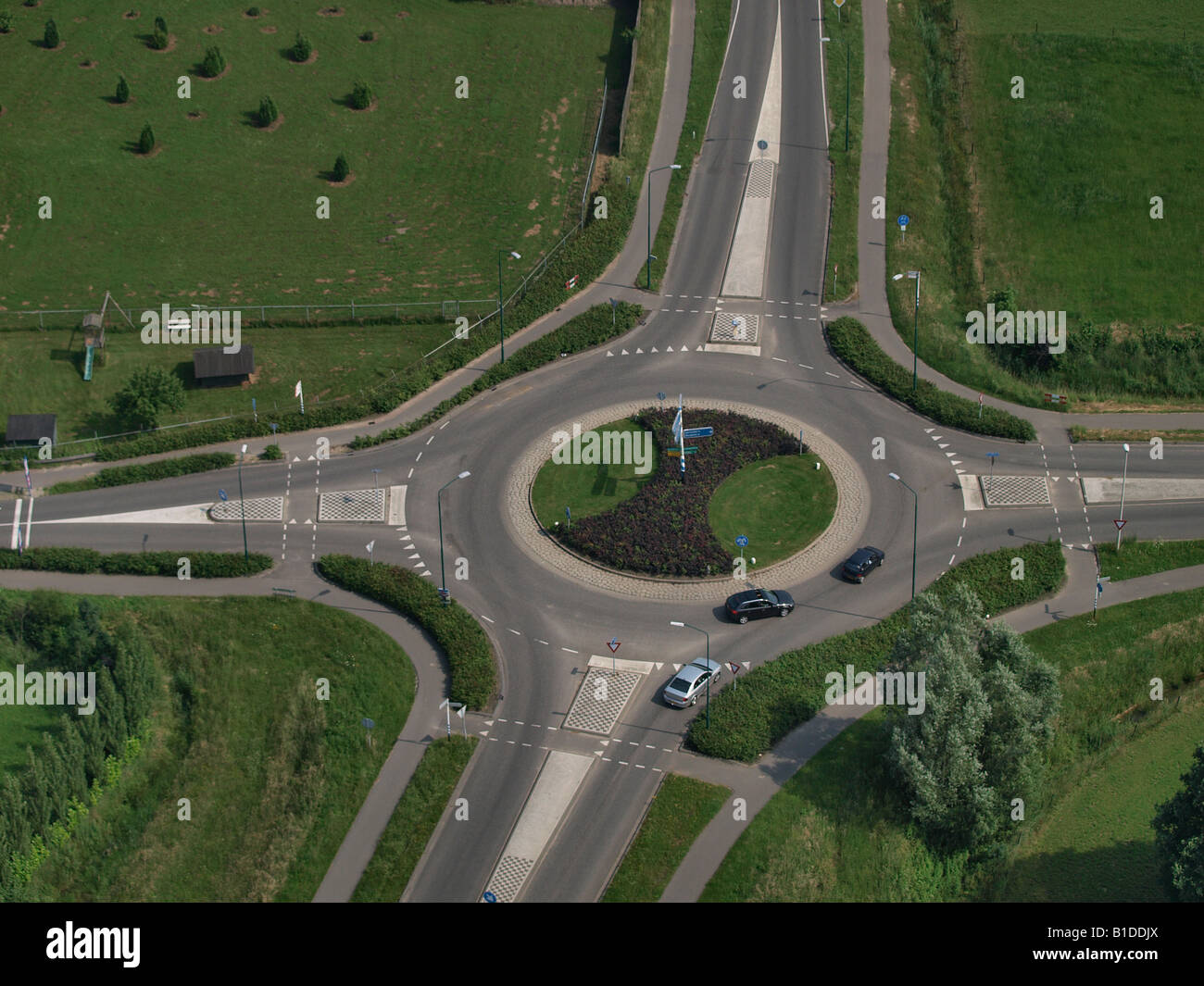 Roundabout Aerial View Stock Photos & Roundabout Aerial View Stock ...