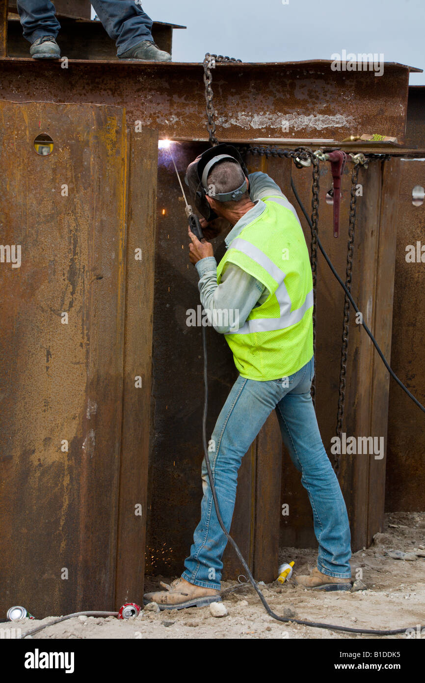 Steel piling hi-res stock photography and images - Alamy