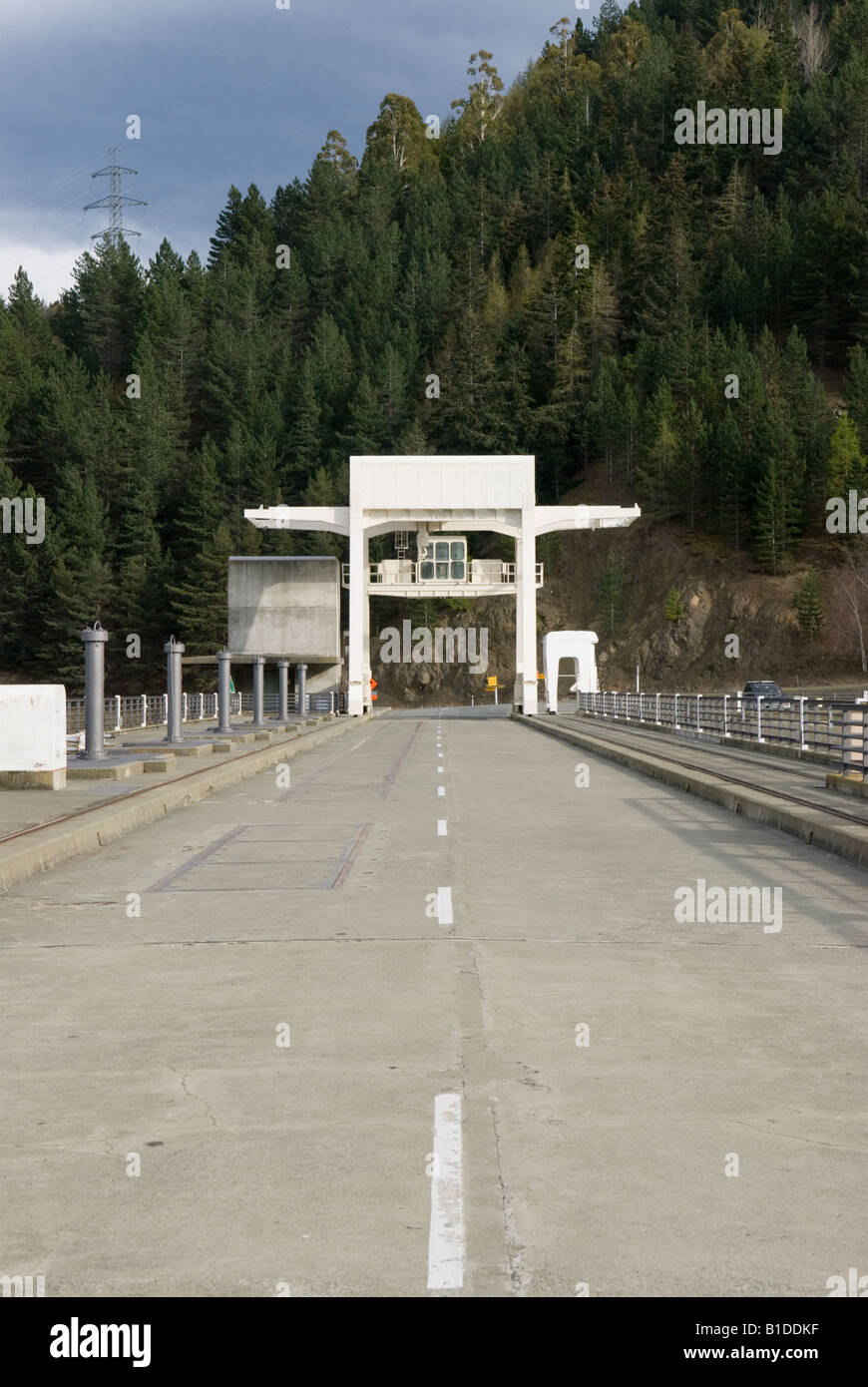Crane mechanism on Benmore Dam Stock Photo - Alamy