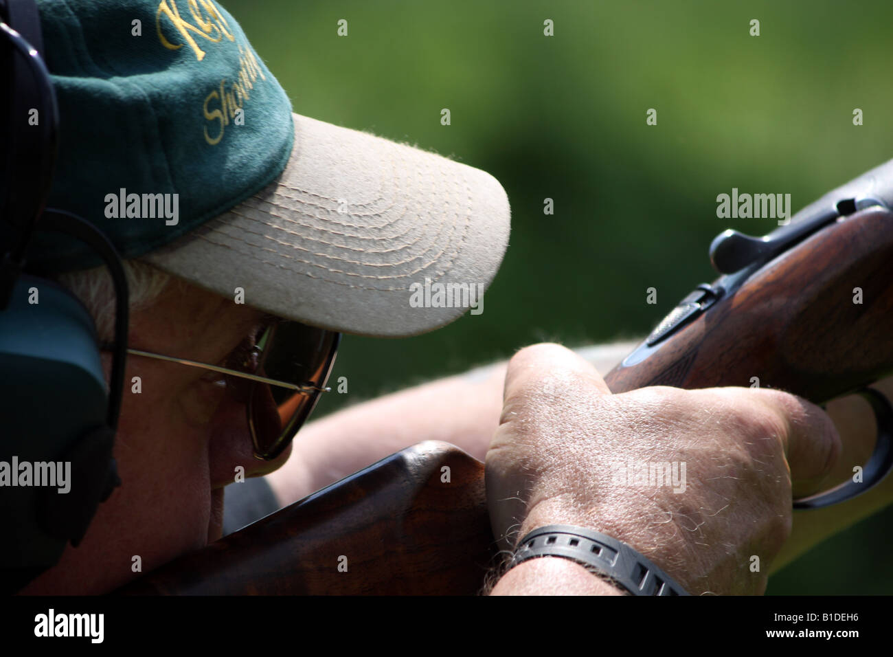 Broken clay pigeon hi-res stock photography and images - Alamy