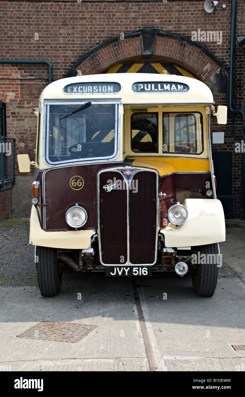Aec regal bus hi-res stock photography and images - Alamy