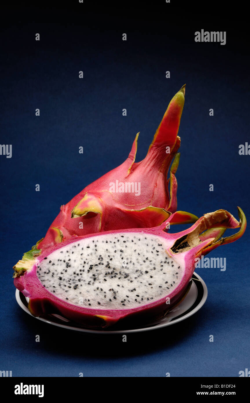 Inside of dragon fruit hi-res stock photography and images - Alamy