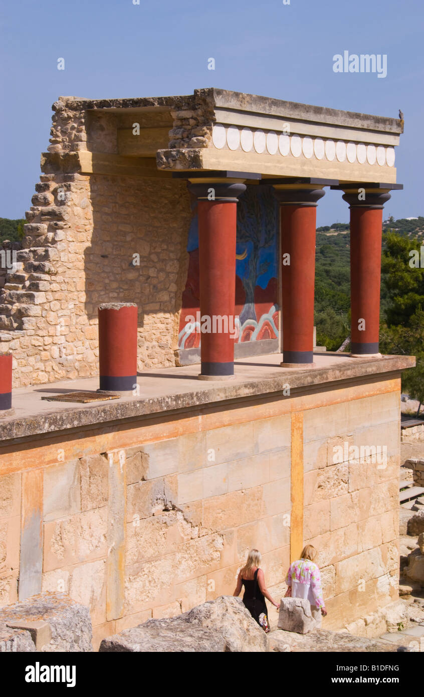 Knossos pillar reconstructed knossos palace hi-res stock photography ...