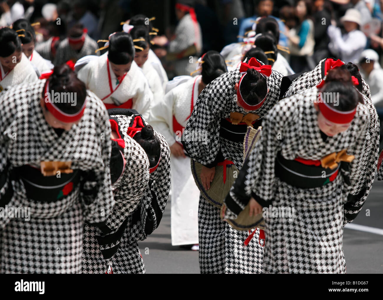 Japanese bowing hi-res stock photography and images - Alamy