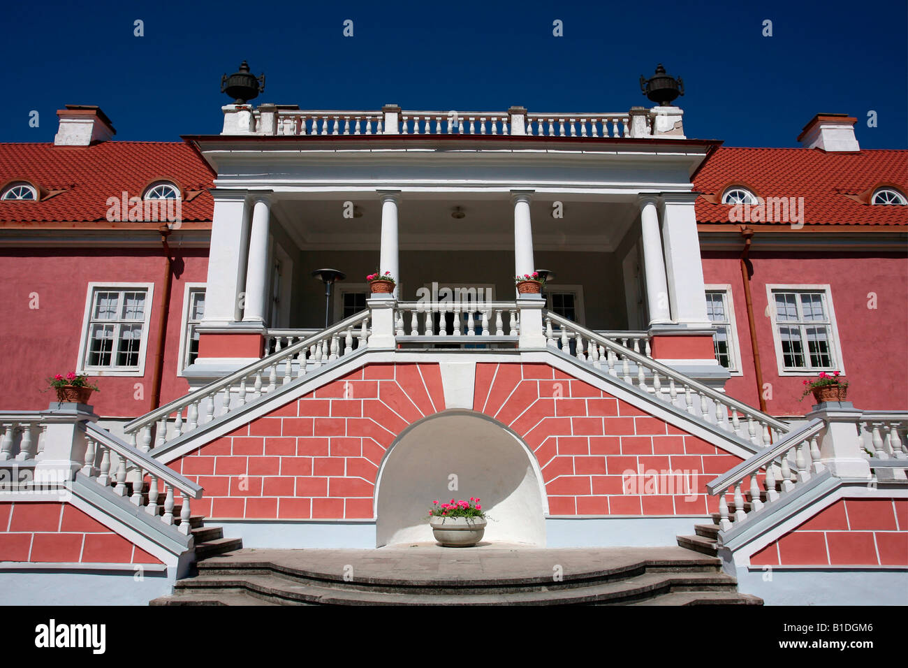 Neoclassical manor house hi-res stock photography and images - Alamy