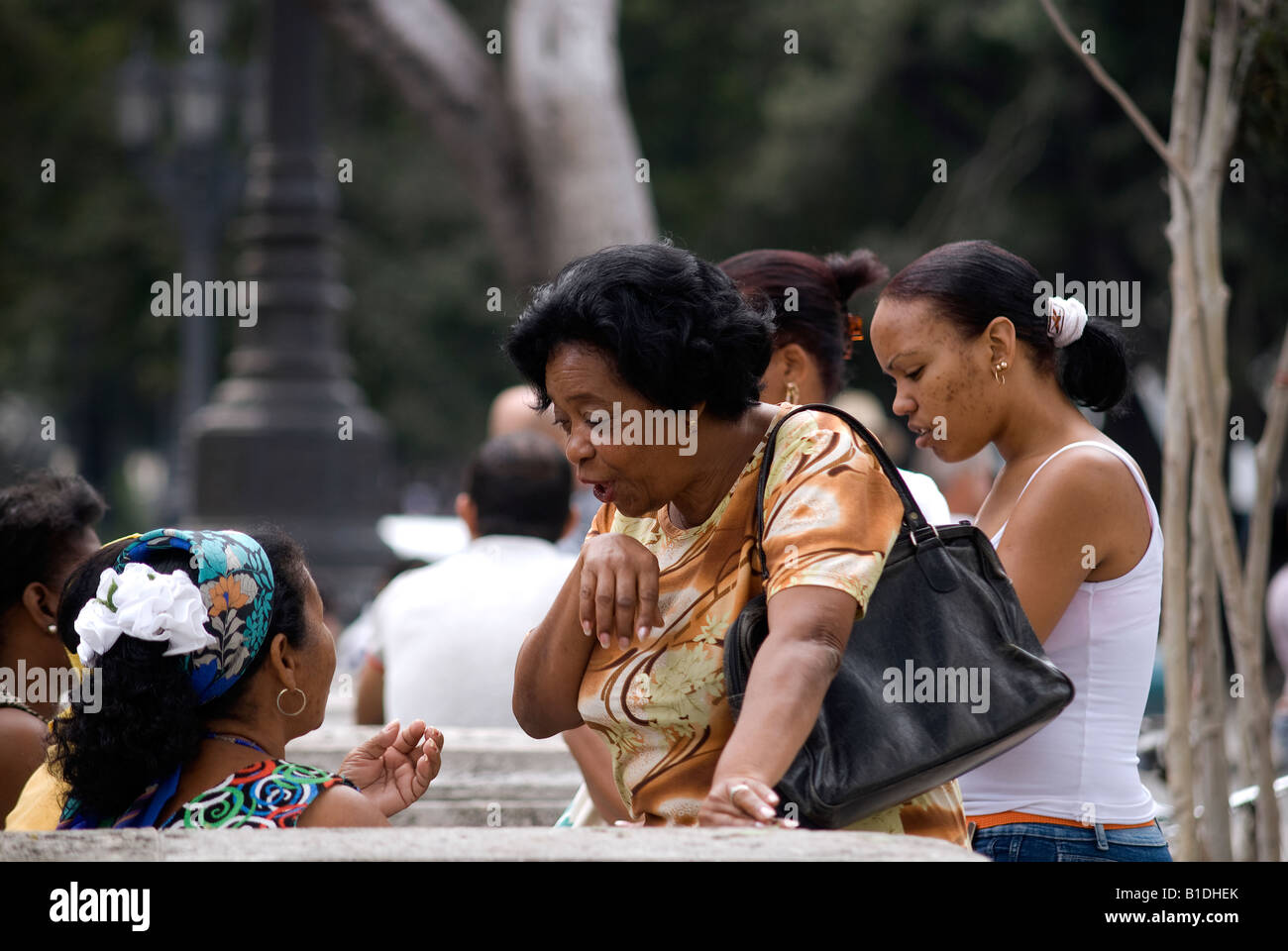 Gassy women on the Prado, Habana Centro Stock Photo - Alamy
