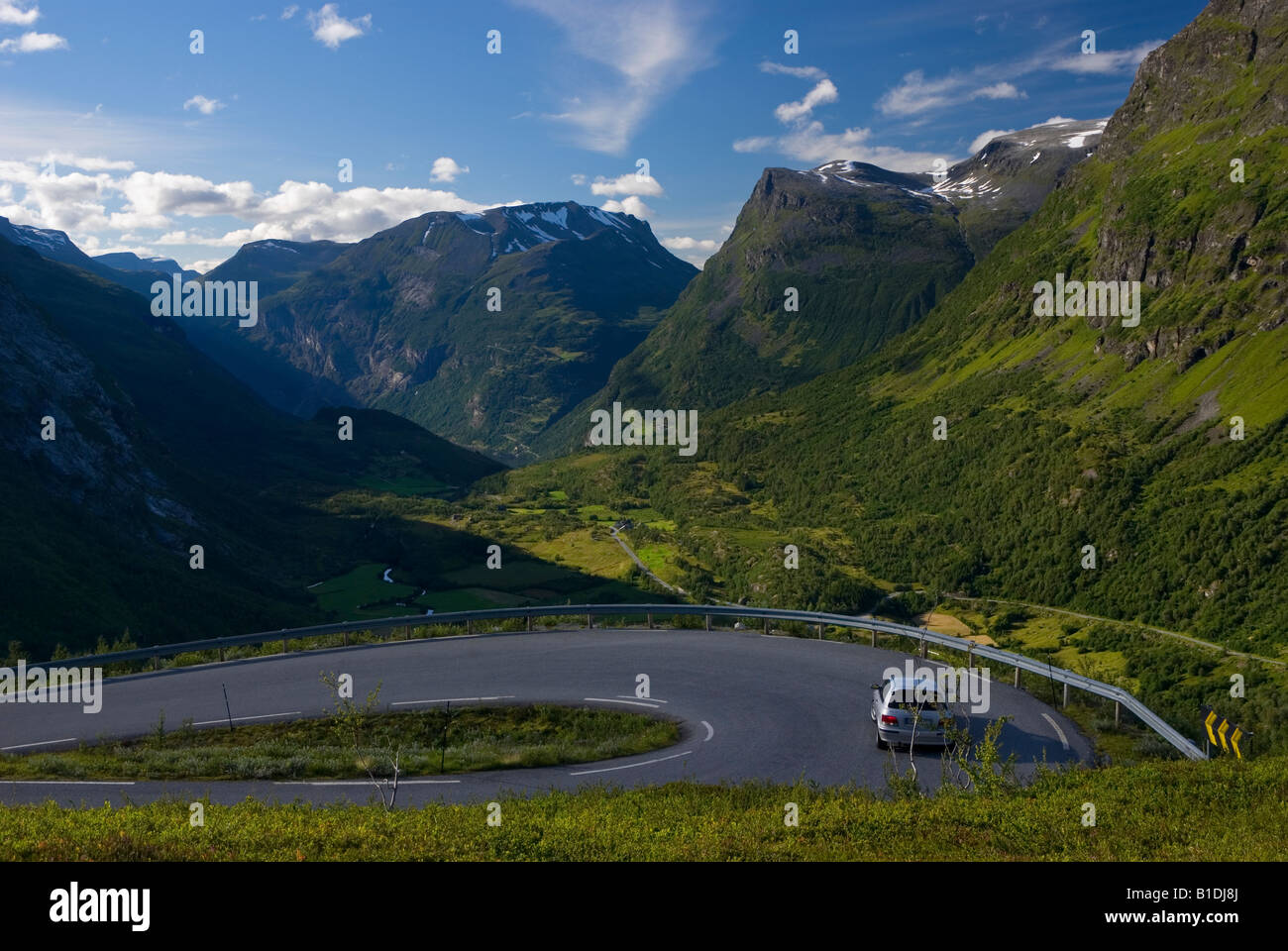 Mountain road in Scandinavian mountains Stock Photo - Alamy