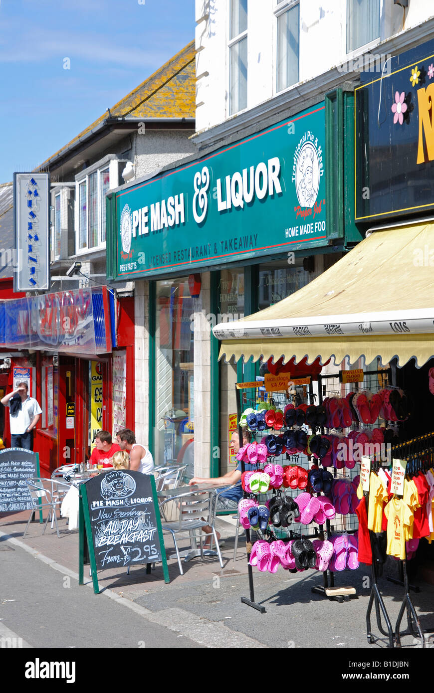 Newquay street hi-res stock photography and images - Alamy