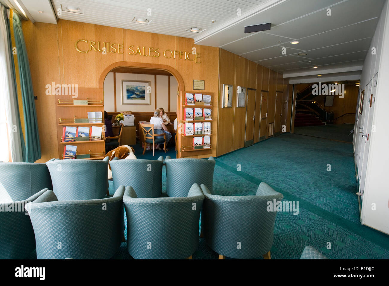 Cunard qe2 hi-res stock photography and images - Alamy