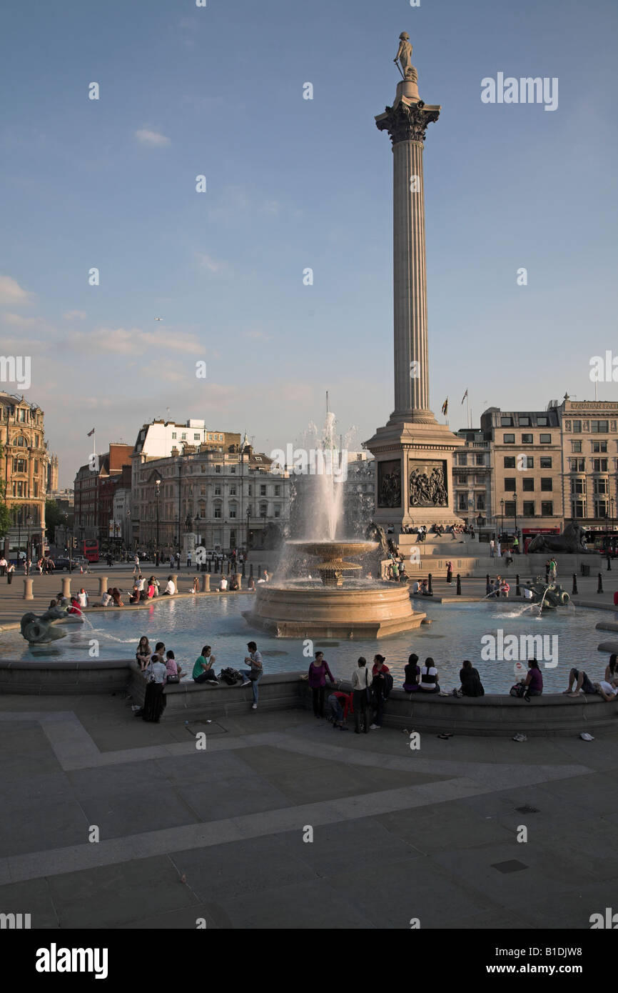 Nelson's column and fountain, Trafalgar Square, London, England Stock ...