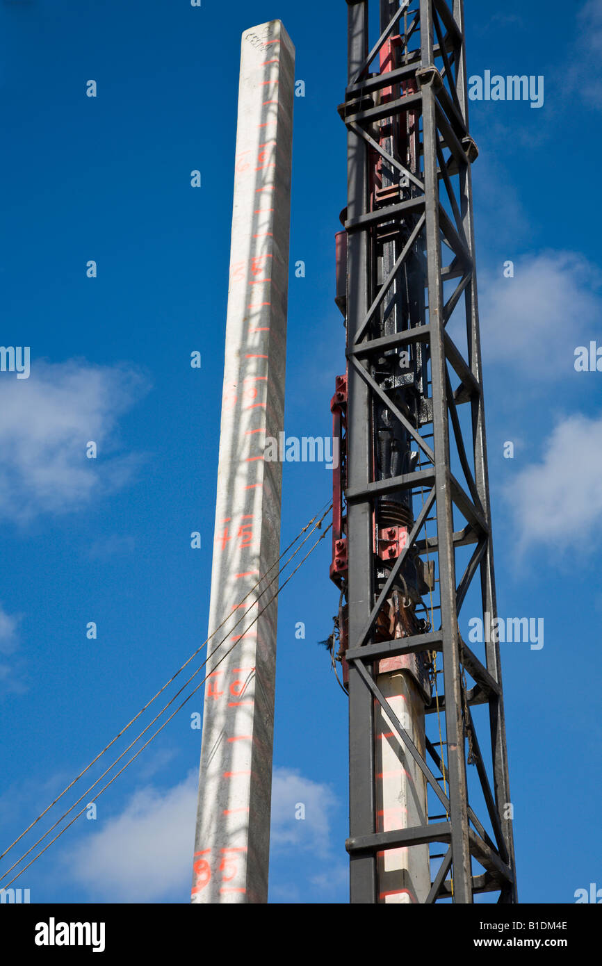 Pile driving equipment installing concrete piling Stock Photo - Alamy