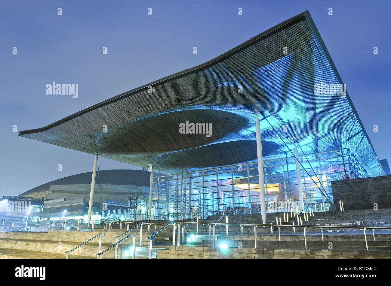 National assembly wales night cardiff hi-res stock photography and ...