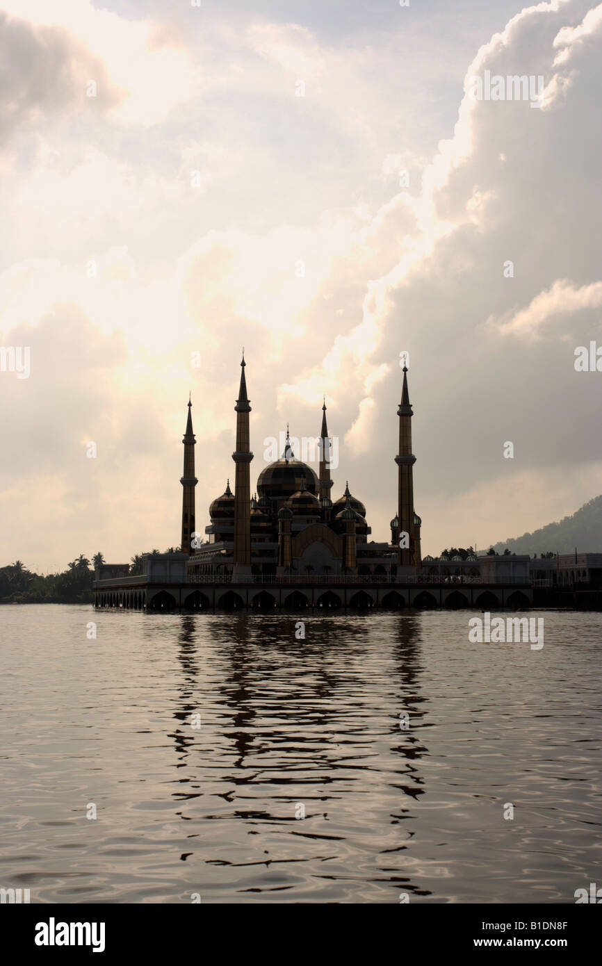 Silhouette of Crystal Mosque at Wan Man island in Kuala Terengganu ...