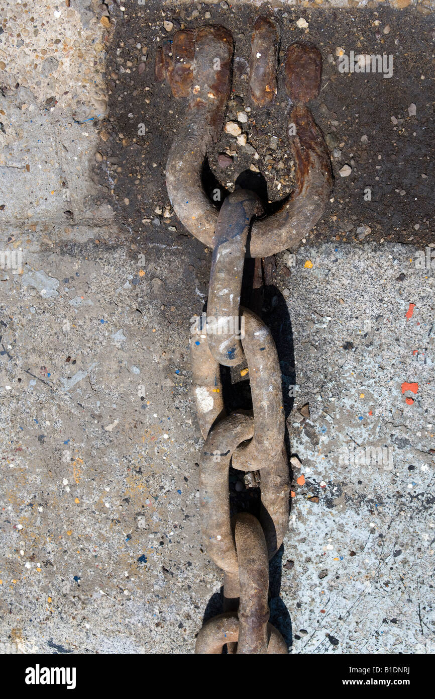 Port chain on dockside Stock Photo - Alamy