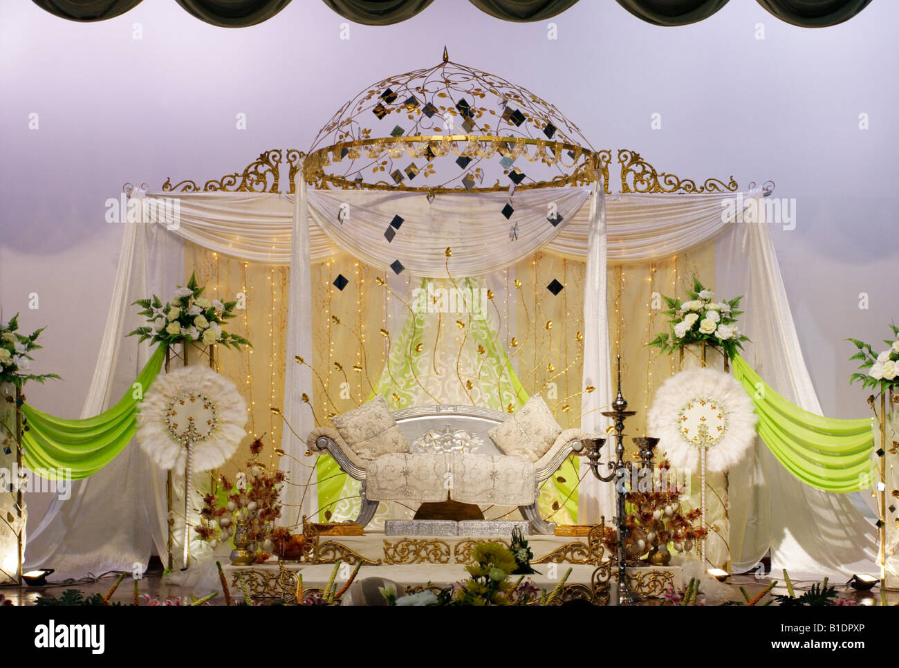 Malay traditional wedding dais hi-res stock photography and images - Alamy