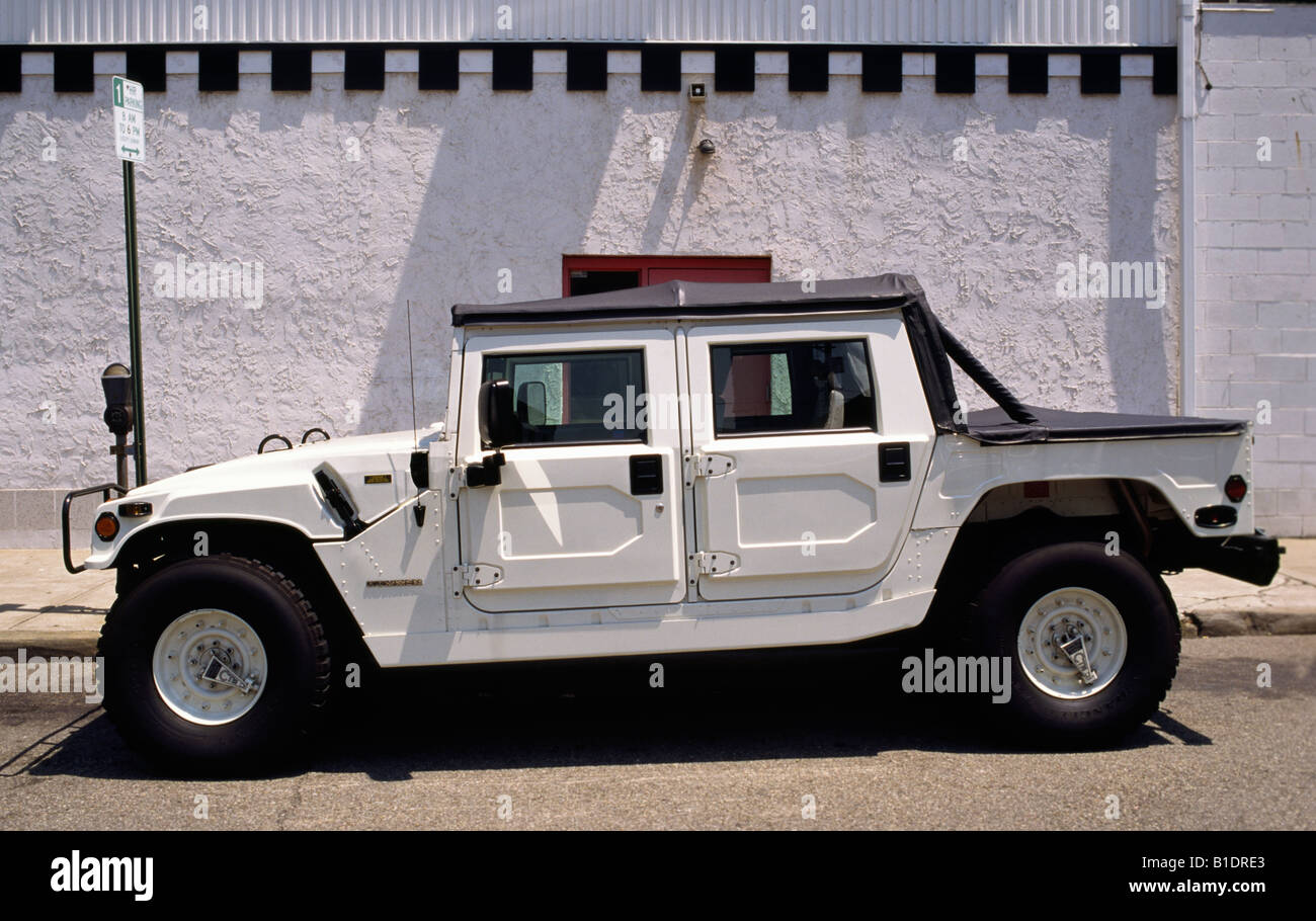 A Hummer or Humvee parked on the street in California Stock Photo - Alamy