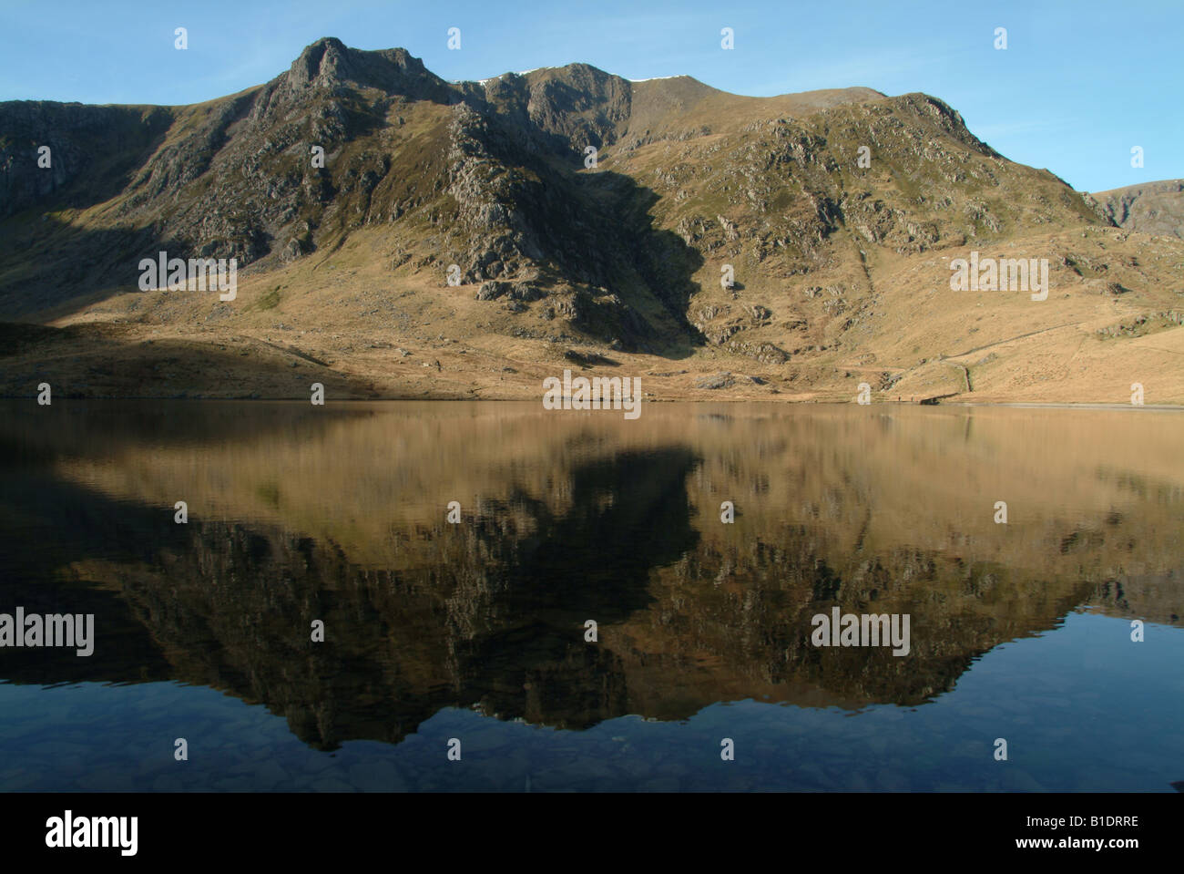 Llyn Idwal Reflection Snowdonia Stock Photo - Alamy