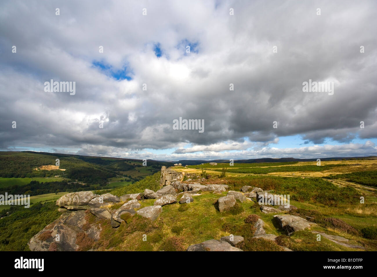 View of Clouds over Froggatt Edge in the Peak District in Derbyshire ...