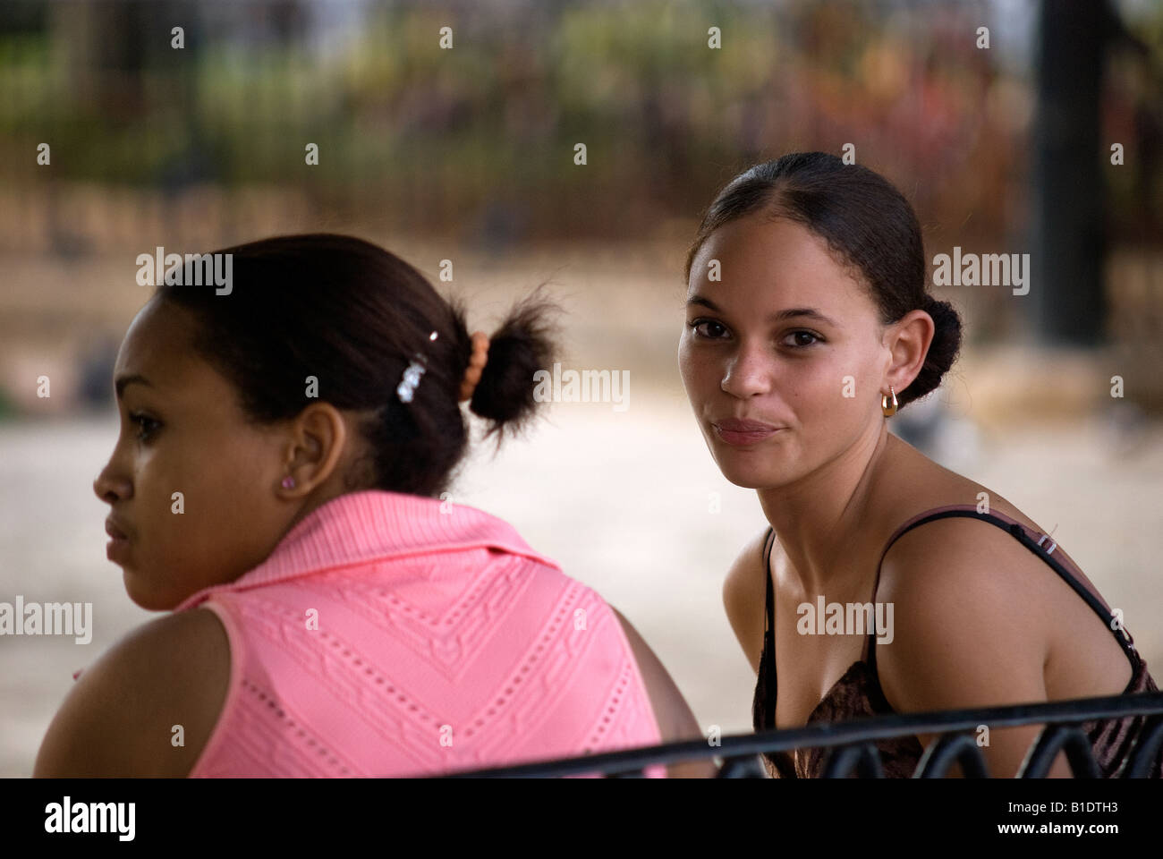 Havana girls hi-res stock photography and images - Alamy