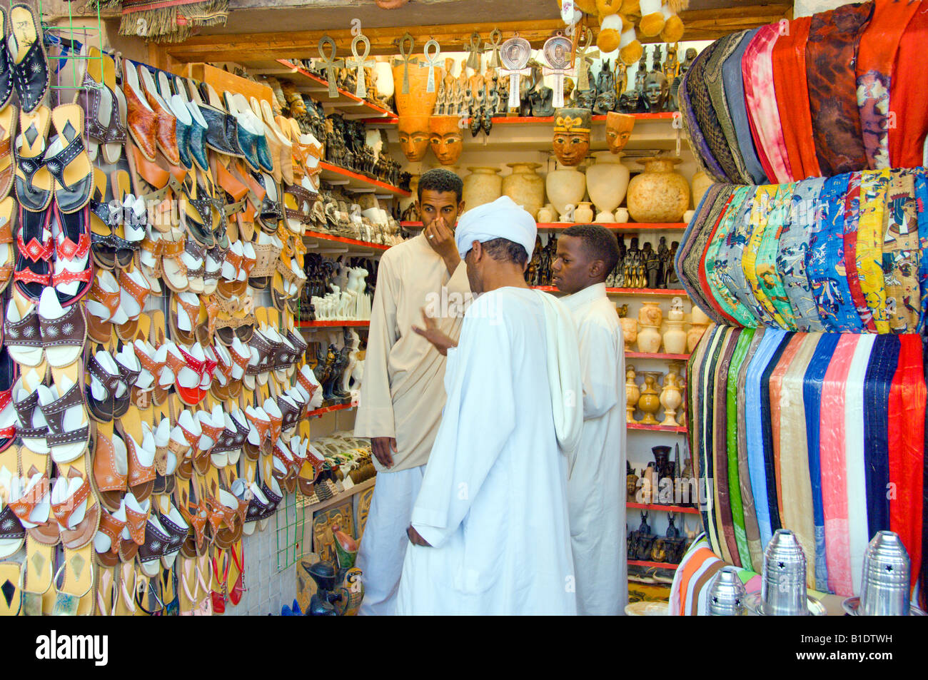 Egyptian tourist shop hi-res stock photography and images - Alamy