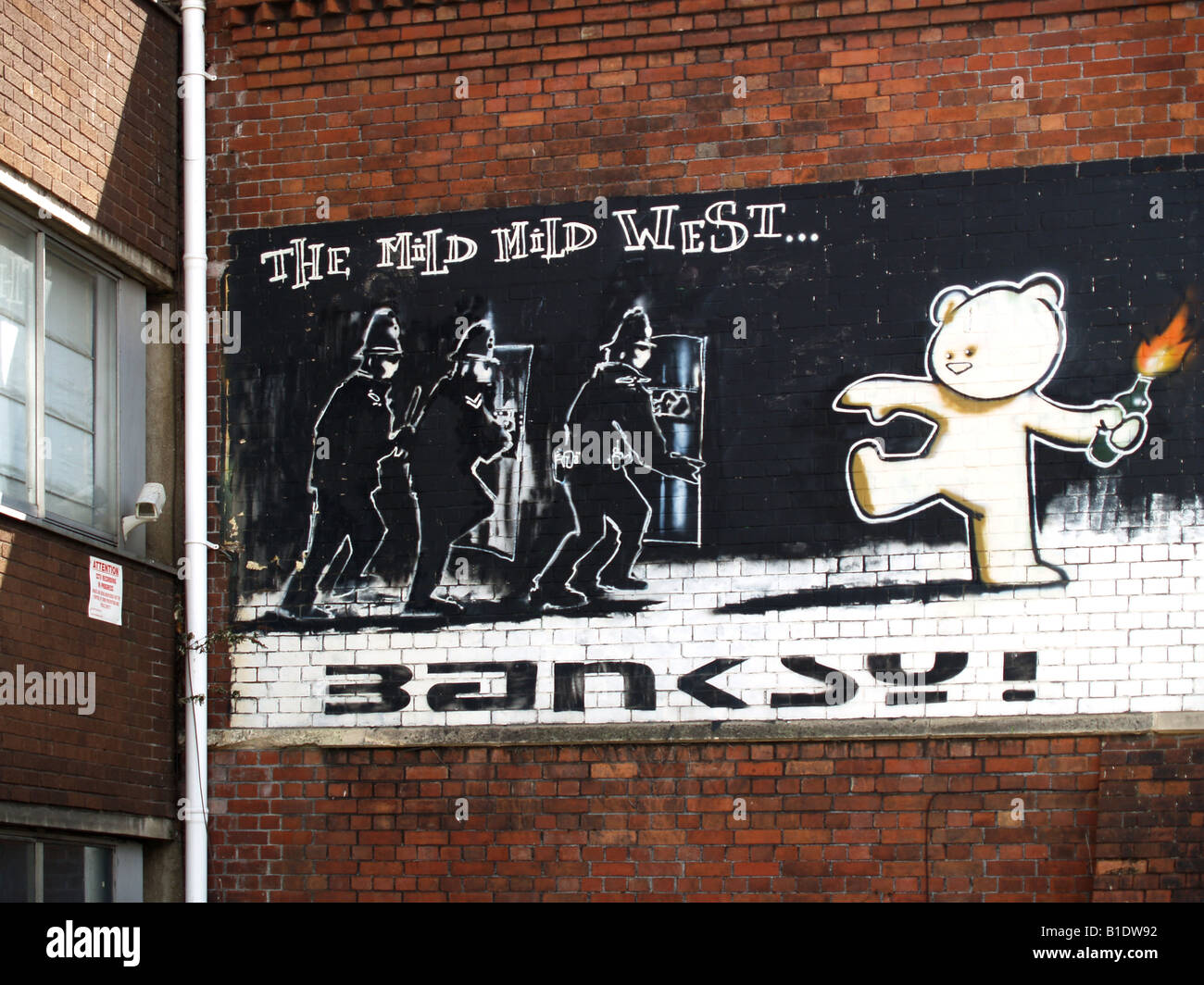 Bristol banksy street art mural hi-res stock photography and images - Alamy
