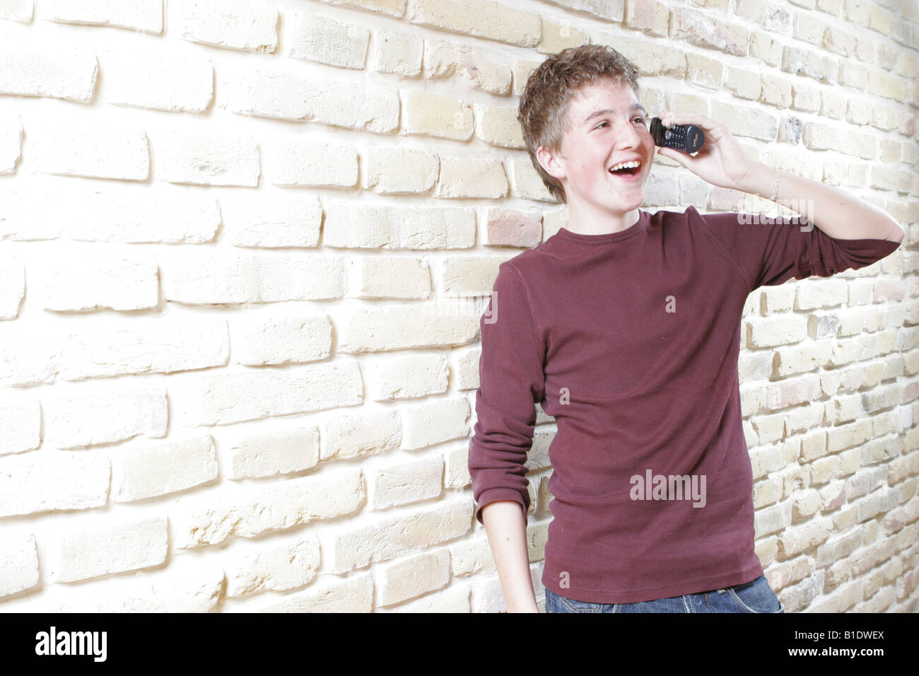 Teenager talking to mobile phone Stock Photo - Alamy