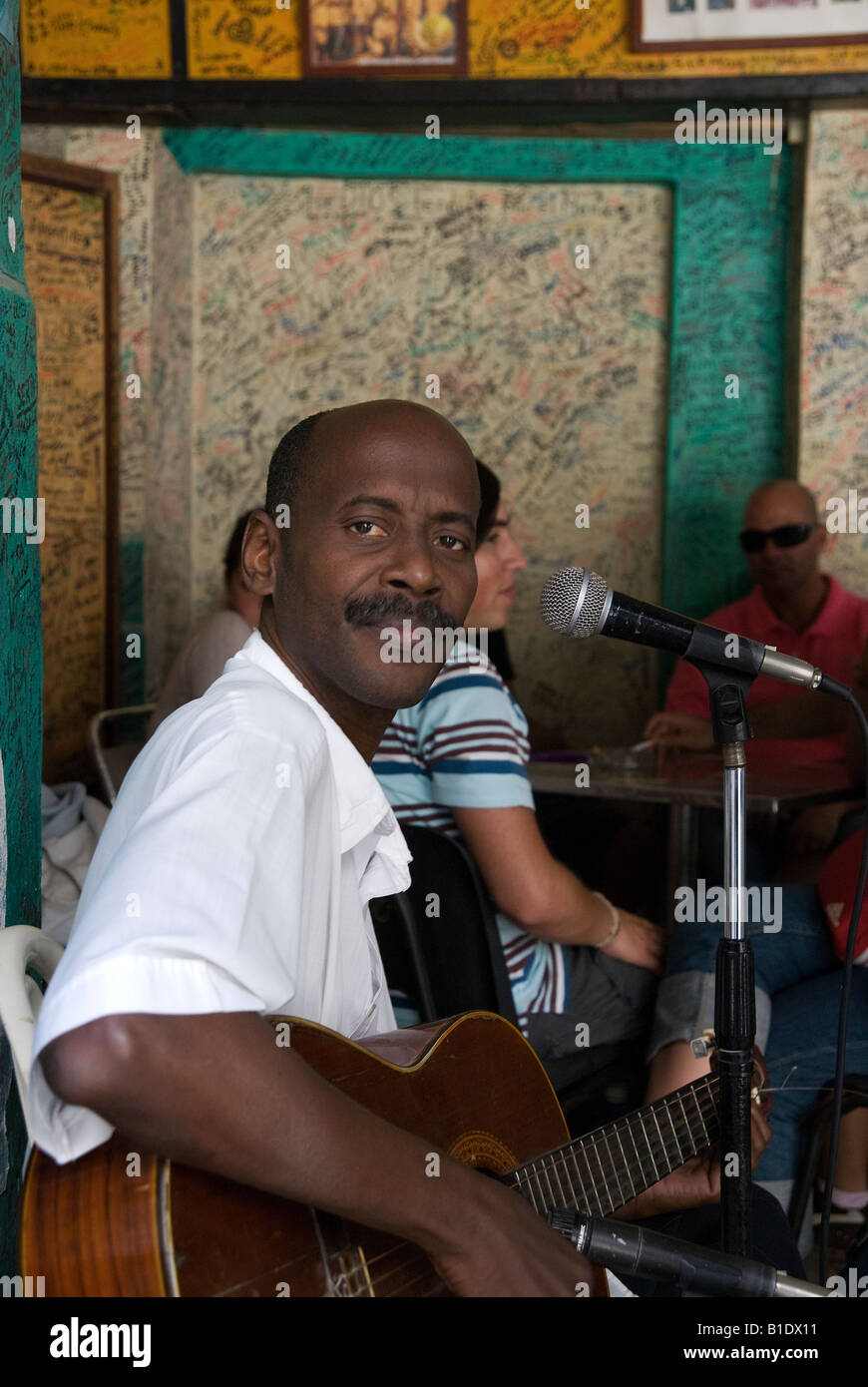 Bar musician in La Habana Vieja Stock Photo - Alamy