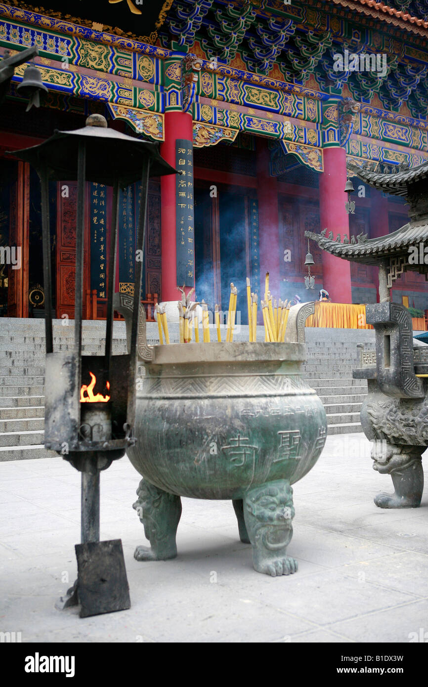 Incense burning at the Chongsheng Temple, Dali, Yunnan, China Stock ...