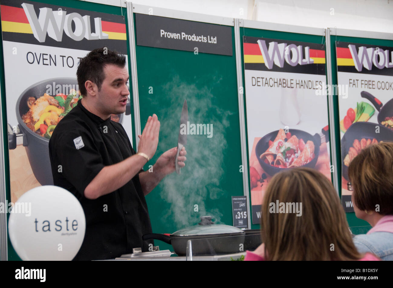 Man demonstrating at a cookery stall Stock Photo - Alamy