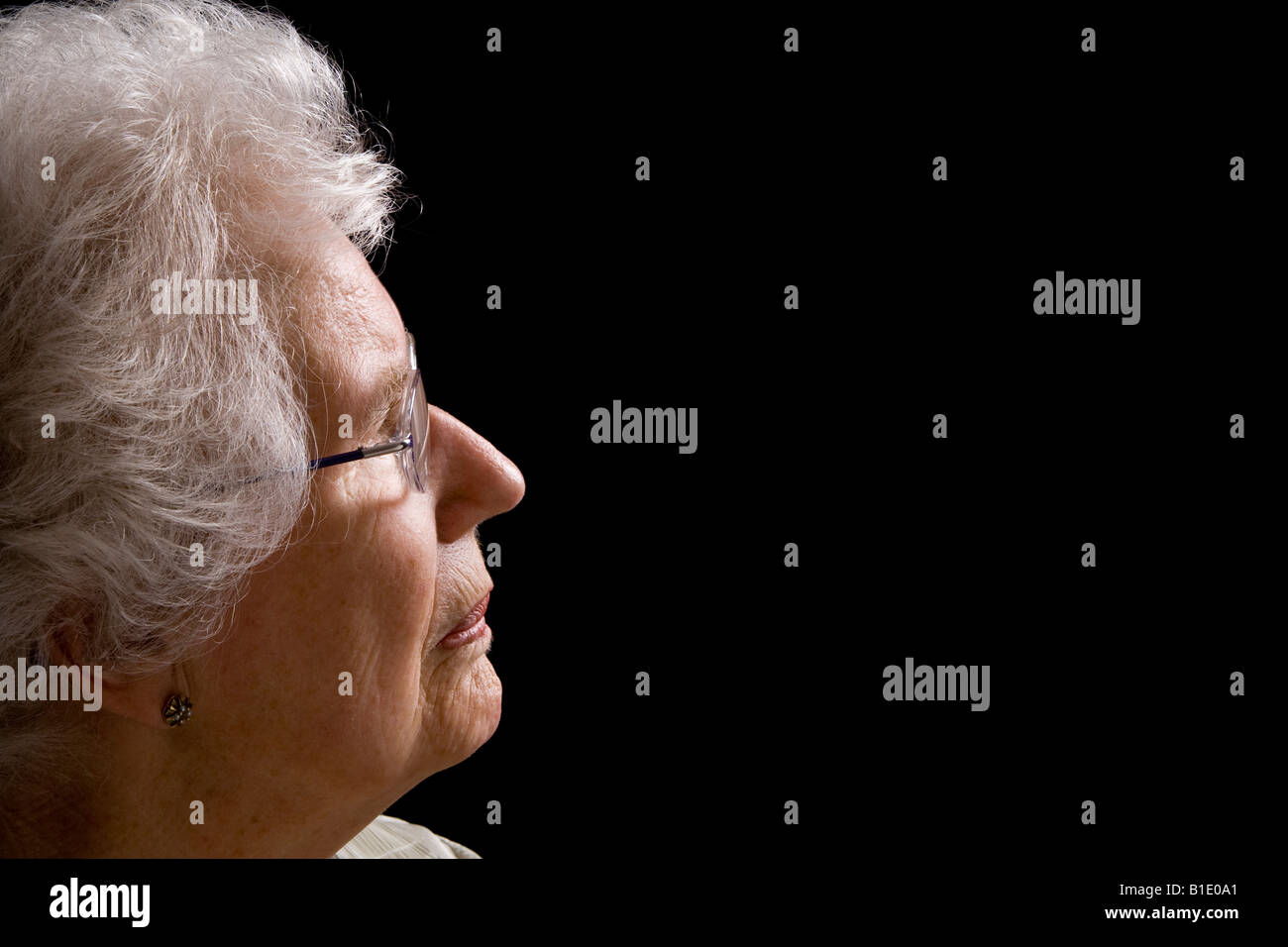 Old woman uk hi-res stock photography and images - Alamy