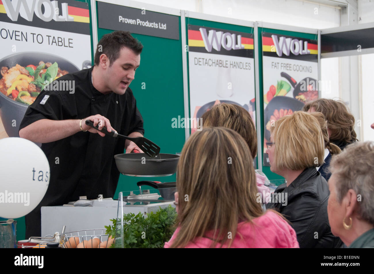 Onlookers demonstrating hi-res stock photography and images - Alamy